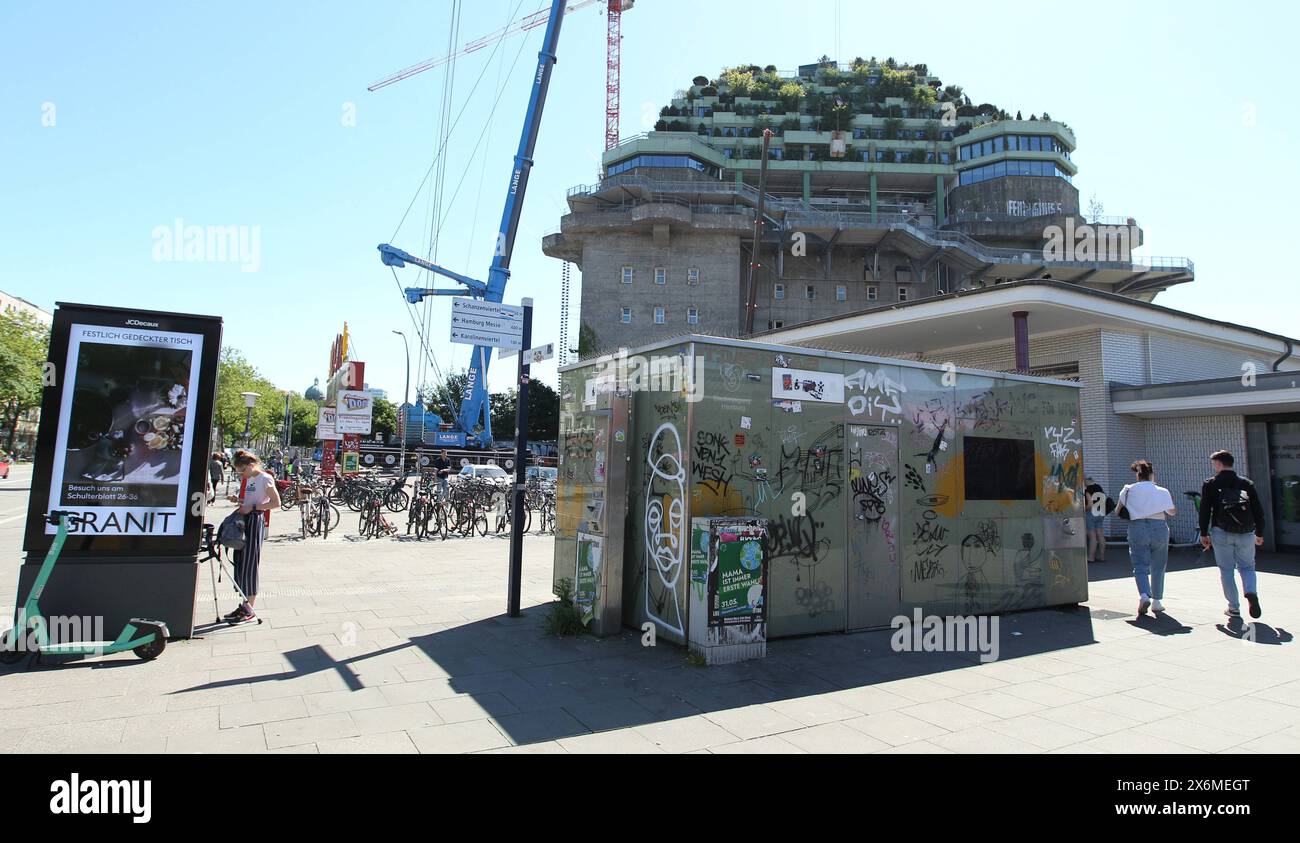 Der Grüne Bunker an der Feldstraße auf St. Pauli. St. Pauli Hamburg ...