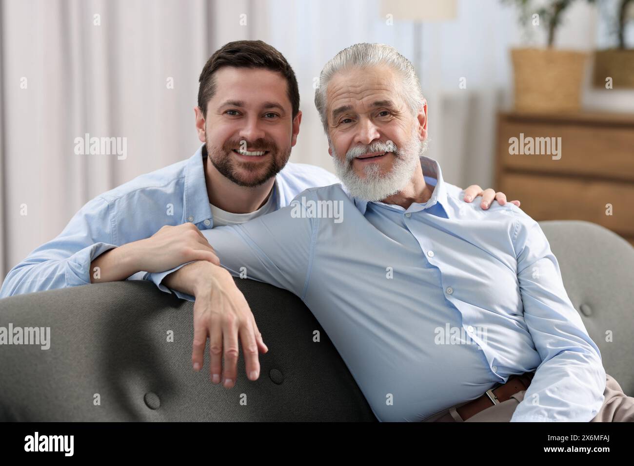 Happy family fatherhood happiness hi-res stock photography and images - Alamy