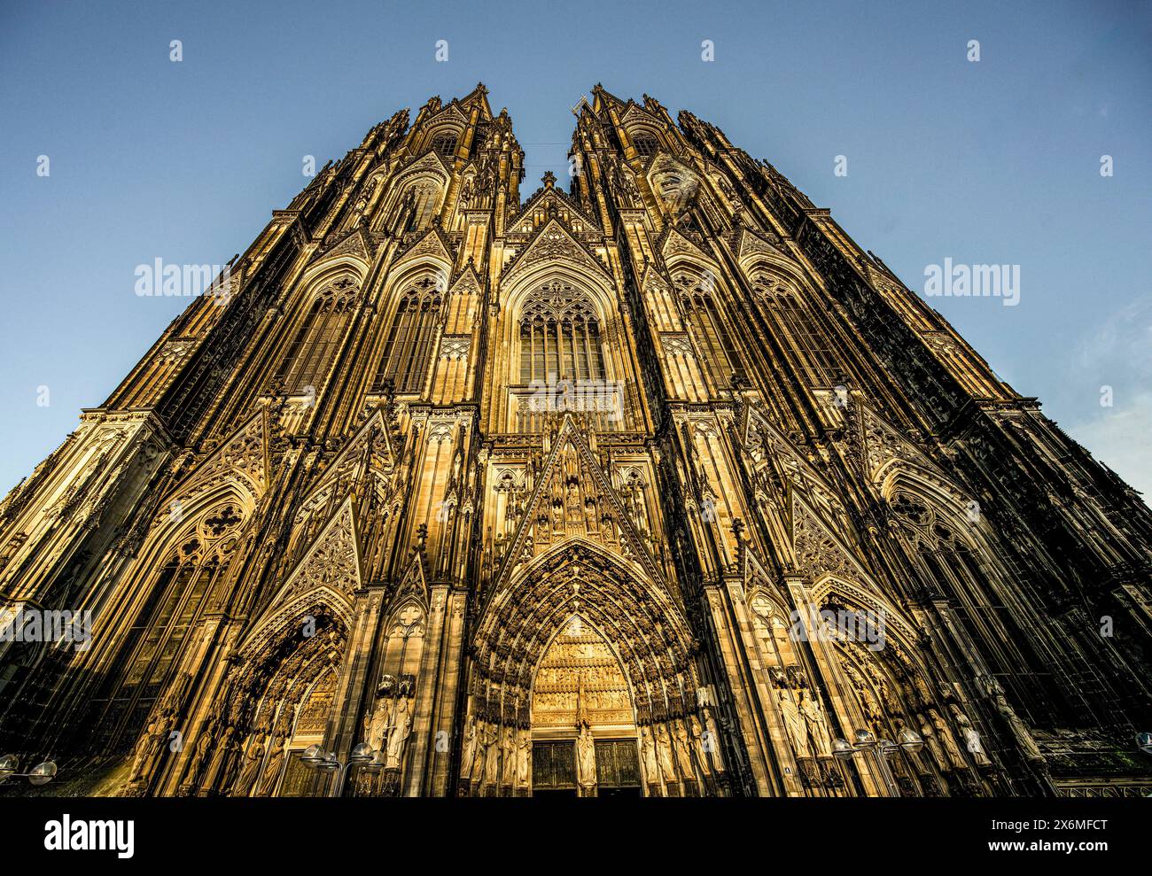 West facade of Cologne Cathedral in the evening light, Cologne, NRW ...