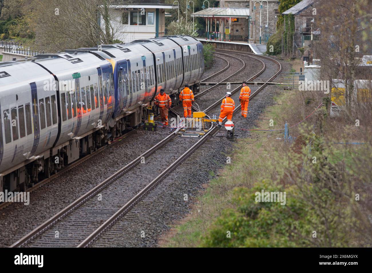 Fitting wheel skate hi-res stock photography and images - Alamy