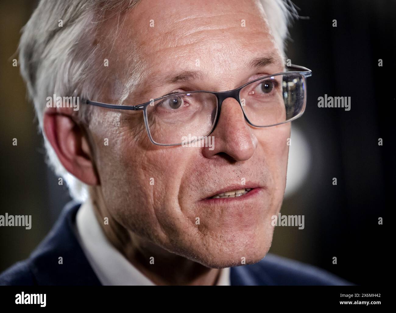 THE HAGUE - Former informant Richard van Zwol explains the final report ...