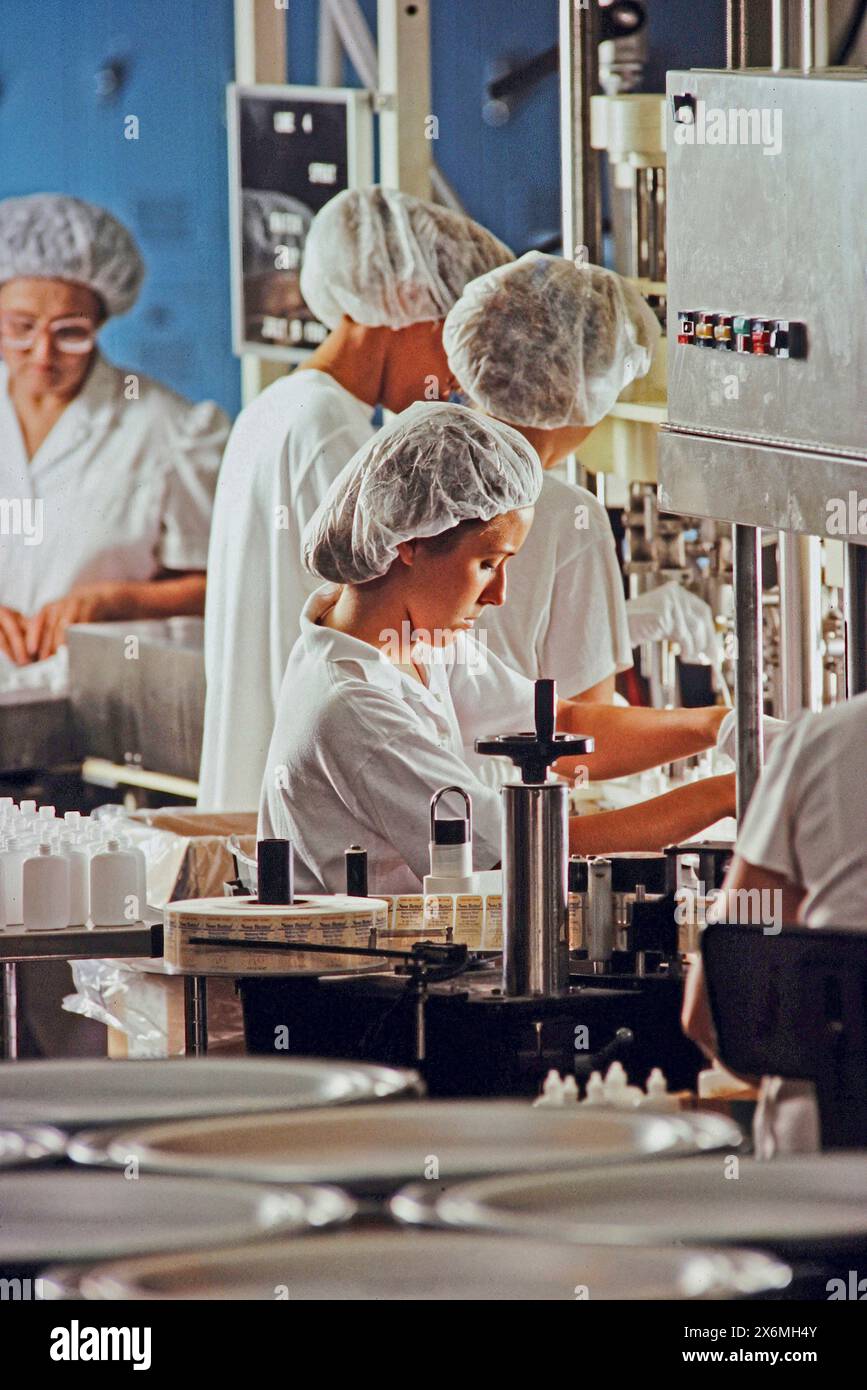 Pharmaceutical production line hi-res stock photography and images - Alamy