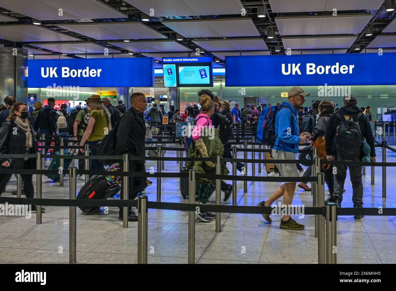 Line up, UK Border, Passport Control, Customs and Immigration, Heathrow Airport, England, U.K ...