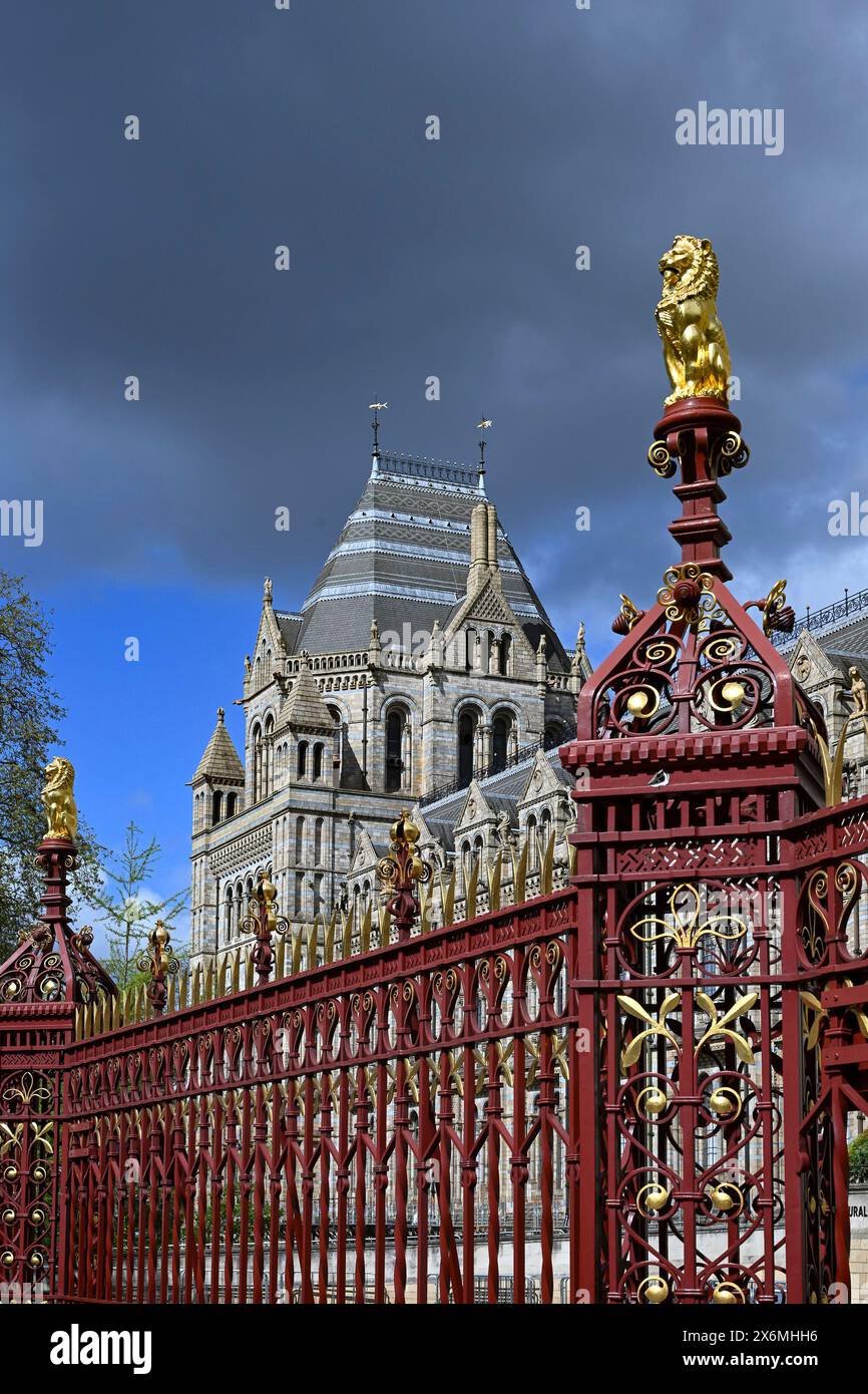 Exterior, Natural History Museum, London, England, U.K Stock Photo - Alamy