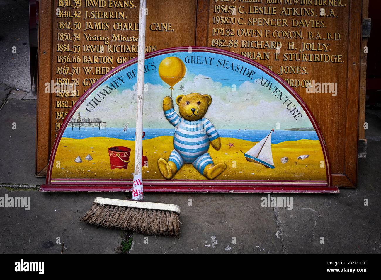Chummy Bears sign, Alice's Antiques, Portobello Road, Notting Hill ...
