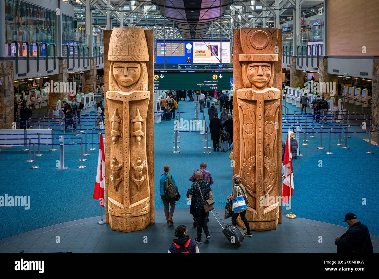 Coast salish welcome figures hi-res stock photography and images - Alamy