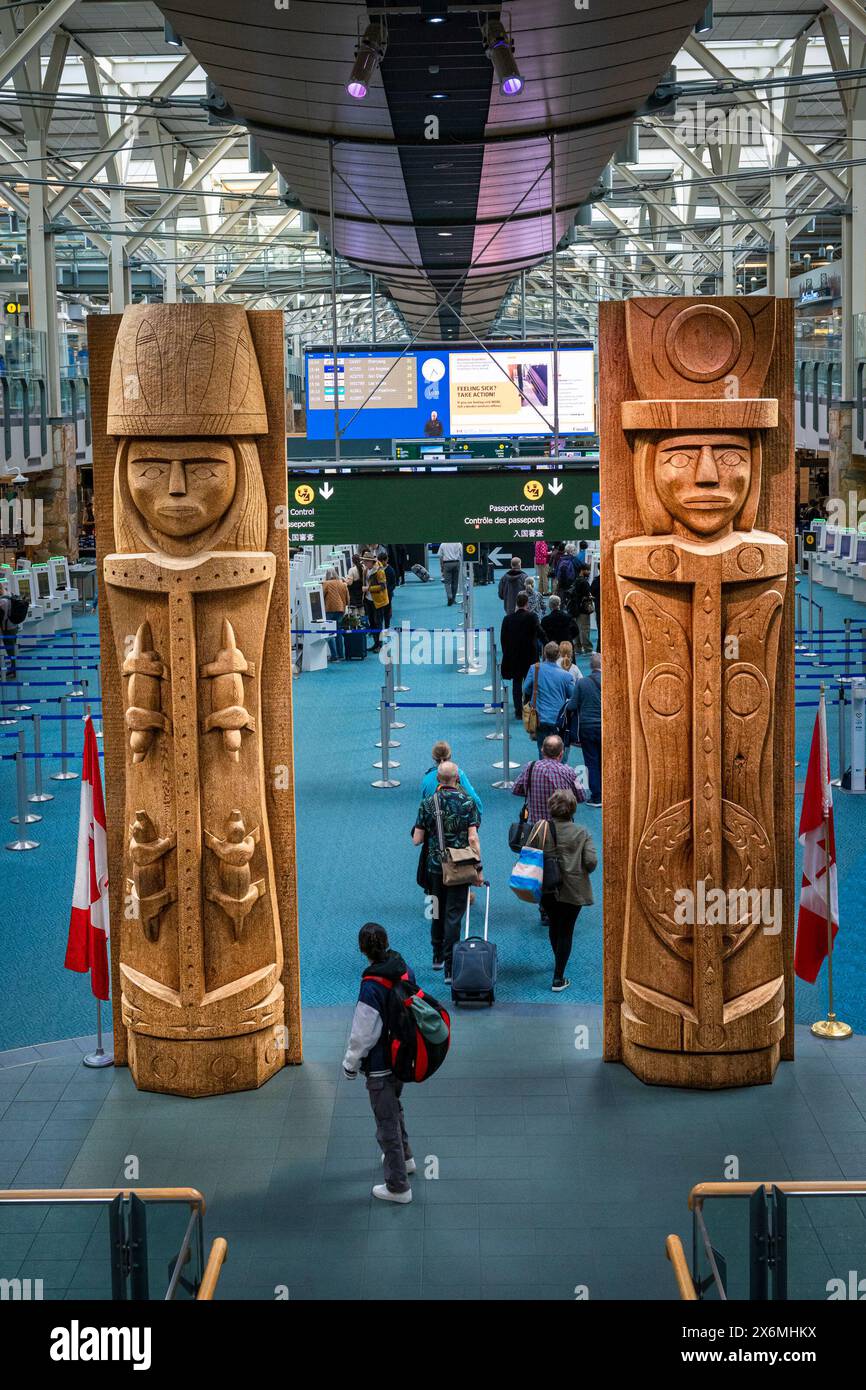 Coast salish welcome figures hi-res stock photography and images - Alamy