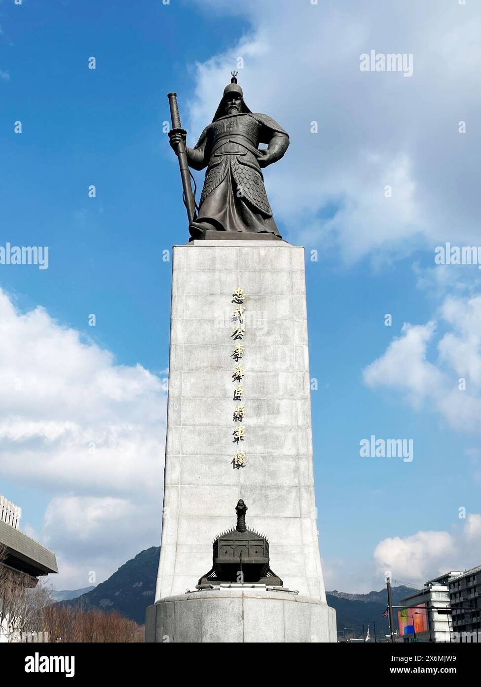 Gwanghwamun Square, Statue of Yi Sun-Shin, Naval Commander, Seoul ...