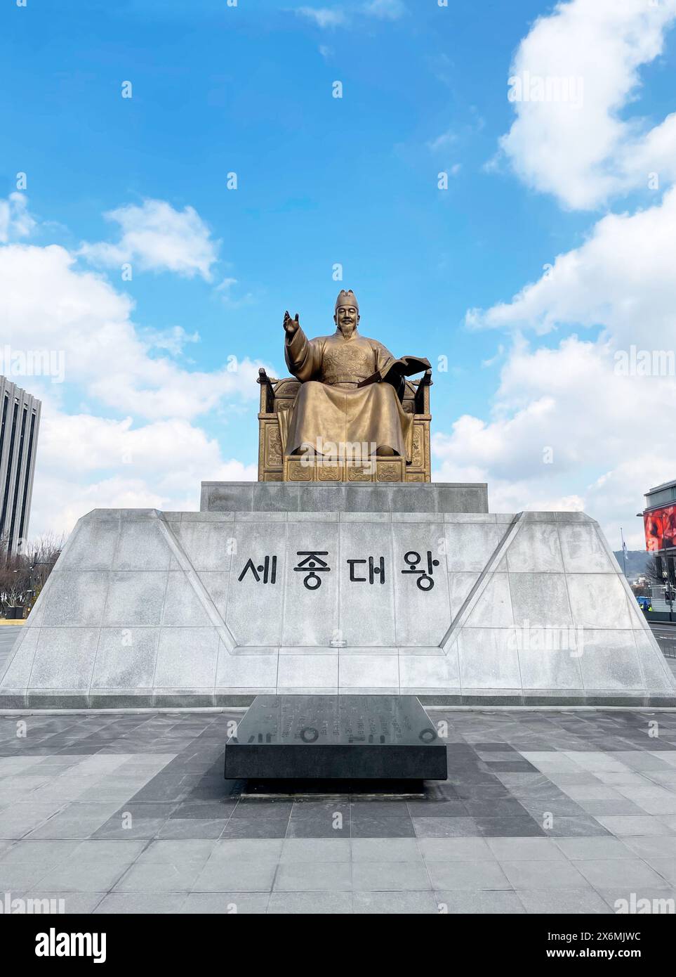 Gwanghwamun Square, statue of King Sejong, creator of the Korean ...