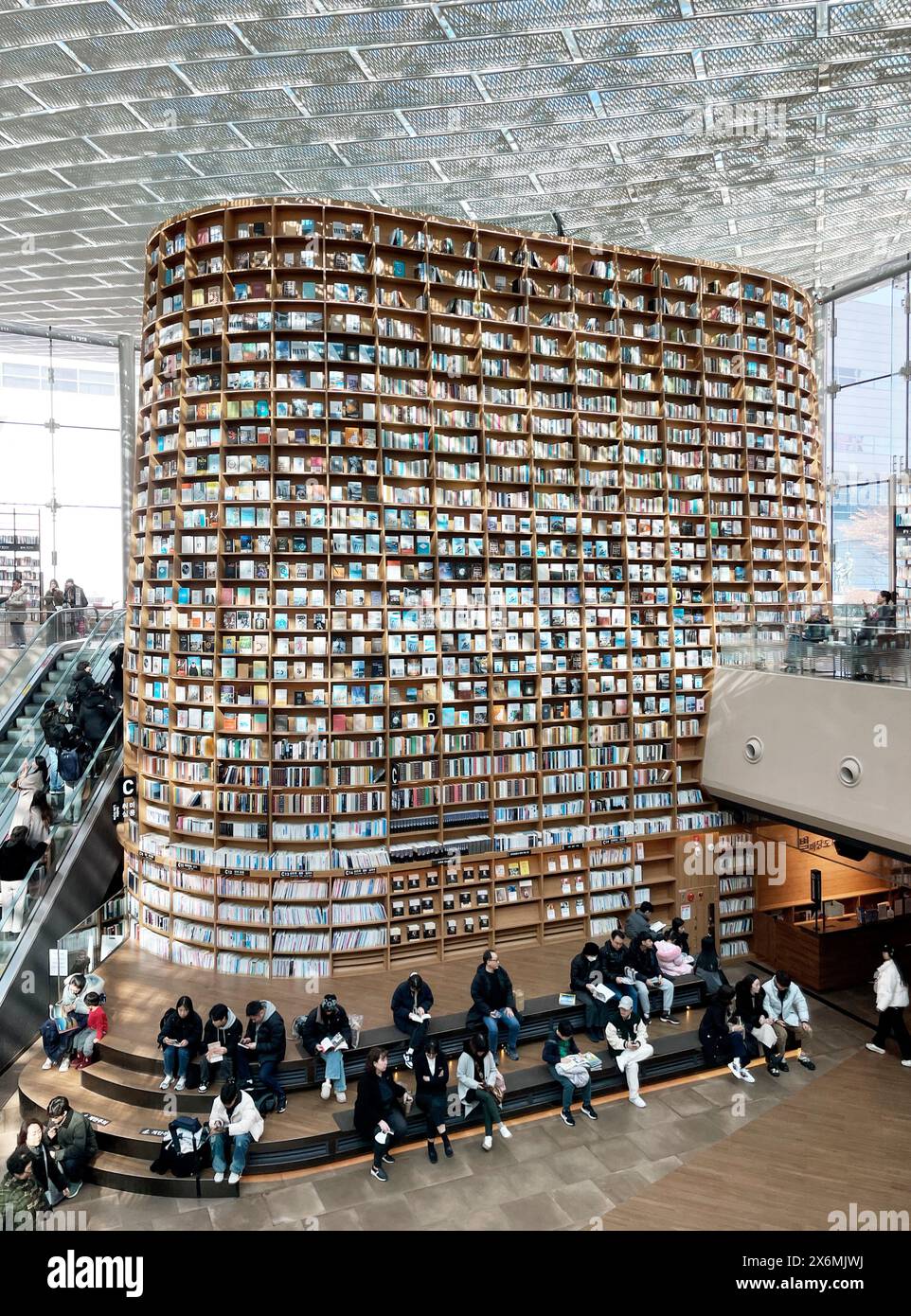 Starfield Library in COEX Shopping Mall, Gangnam, Seoul, South Korea ...