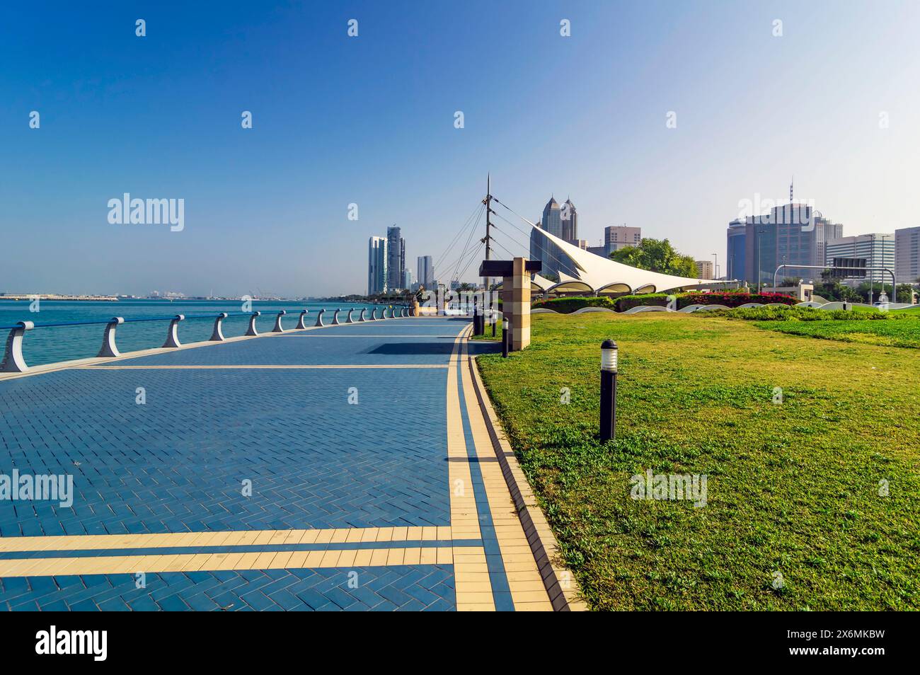 Promenade in Abu Dhabi, capital of the United Arab Stock Photo - Alamy