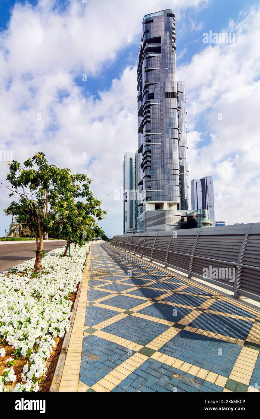 Promenade in Abu Dhabi, capital of the United Arab Stock Photo - Alamy