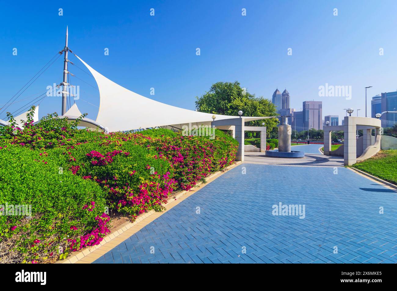 Promenade in Abu Dhabi, capital of the United Arab Stock Photo - Alamy
