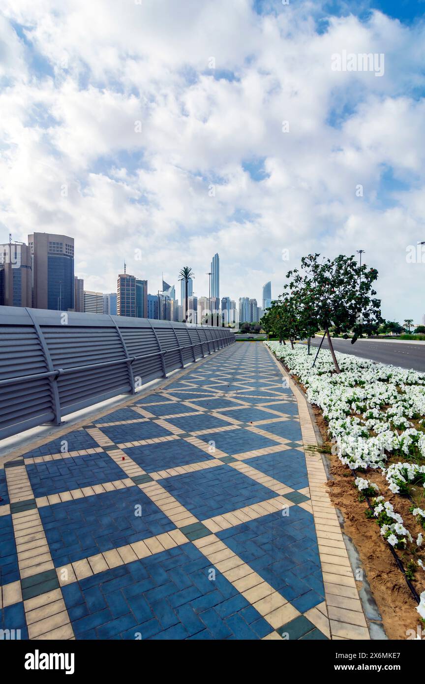Promenade in Abu Dhabi, capital of the United Arab Stock Photo - Alamy