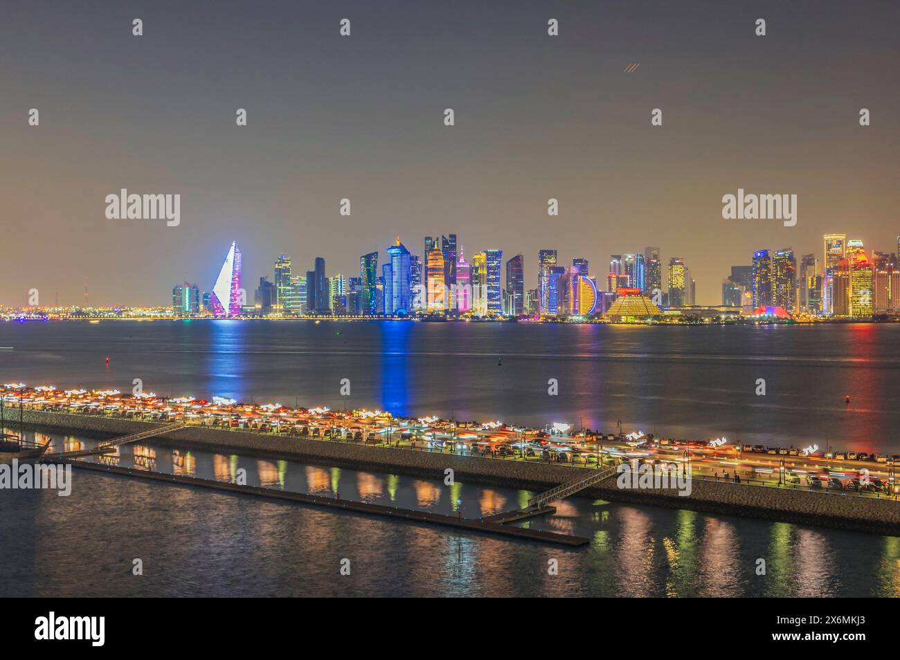 Qatar skyscrapers night hi-res stock photography and images - Alamy