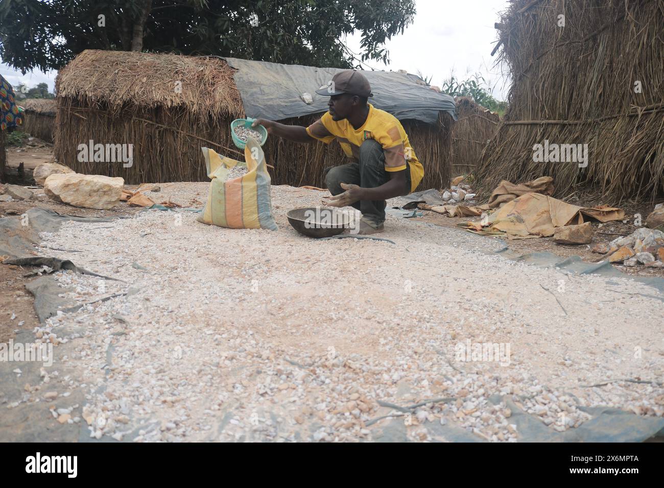 Gold artisanal mining hi-res stock photography and images - Alamy