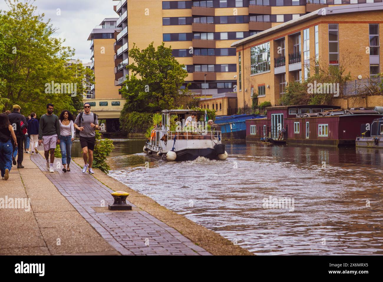 London Life at City Road Lock Stock Photo - Alamy