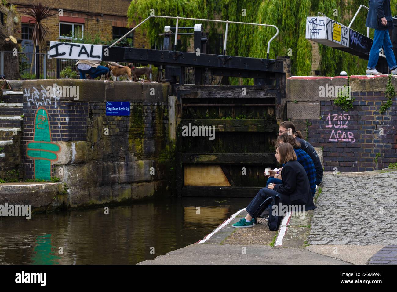 London Life at City Road Lock Stock Photo - Alamy