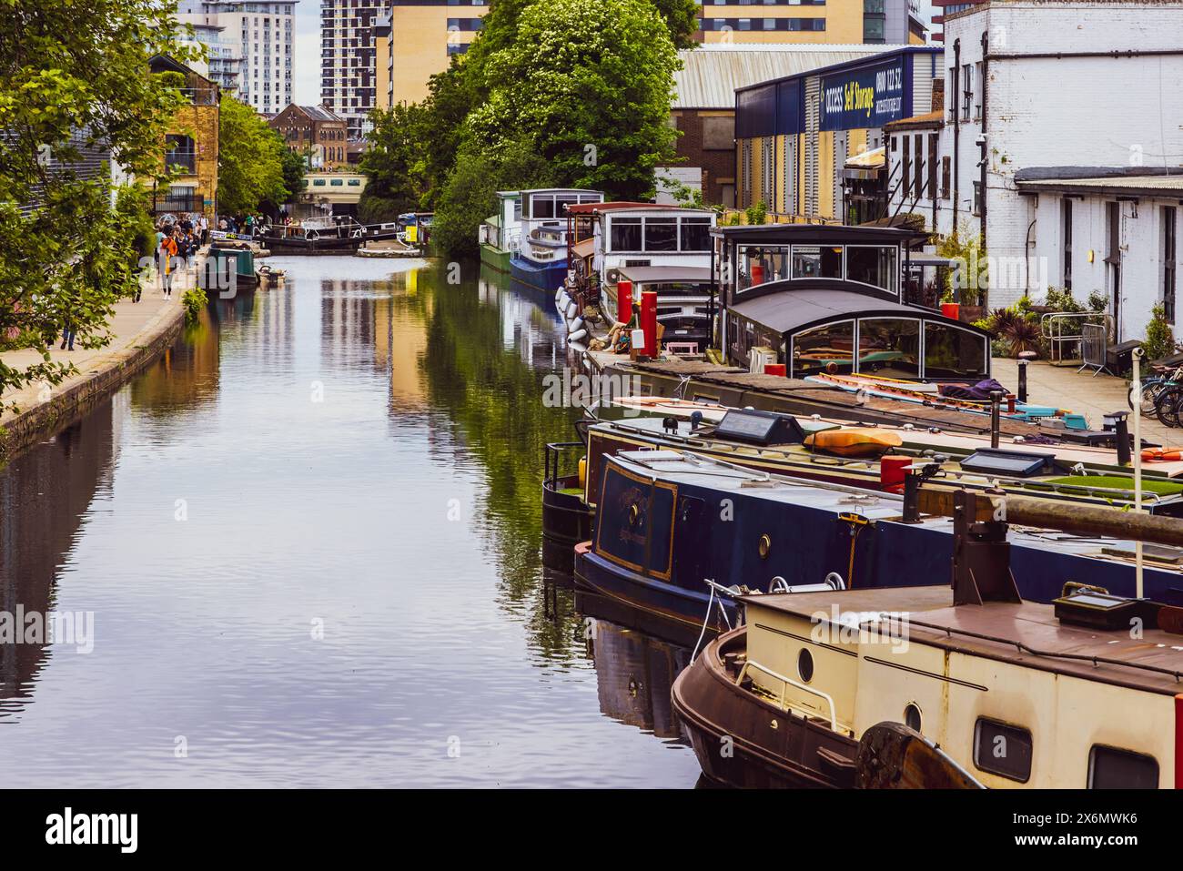 London Life at City Road Lock Stock Photo - Alamy