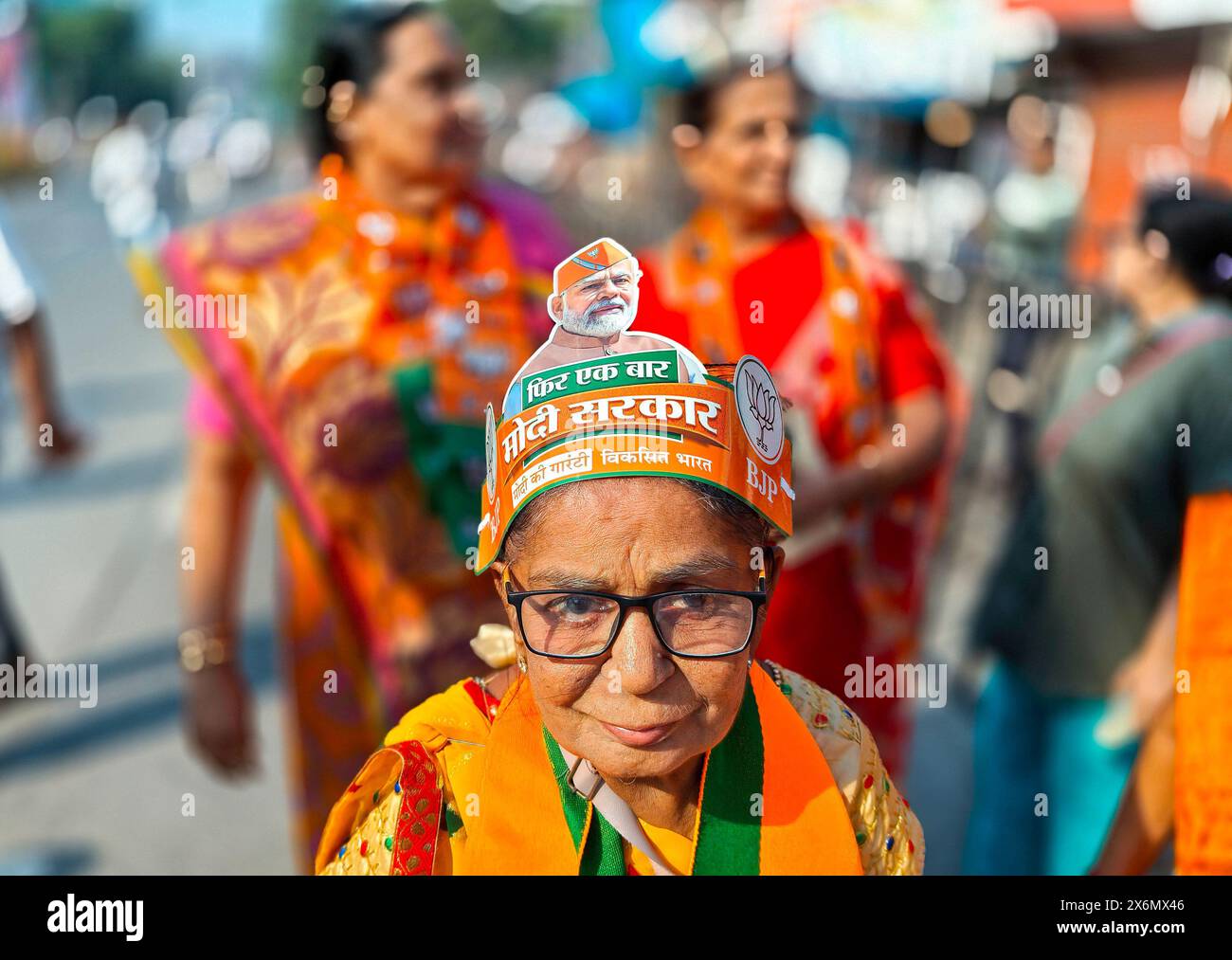 Mumbai, India. 15th May, 2024. A Bharatiya Janata Party (BJP) supporter ...