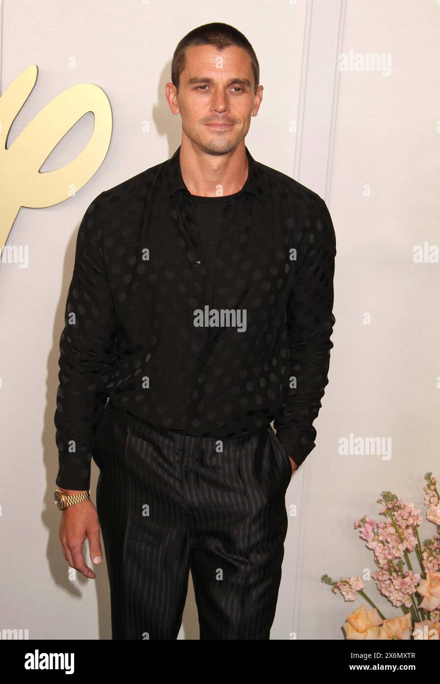 Antoni porowski 2024 upfront hi-res stock photography and images - Alamy