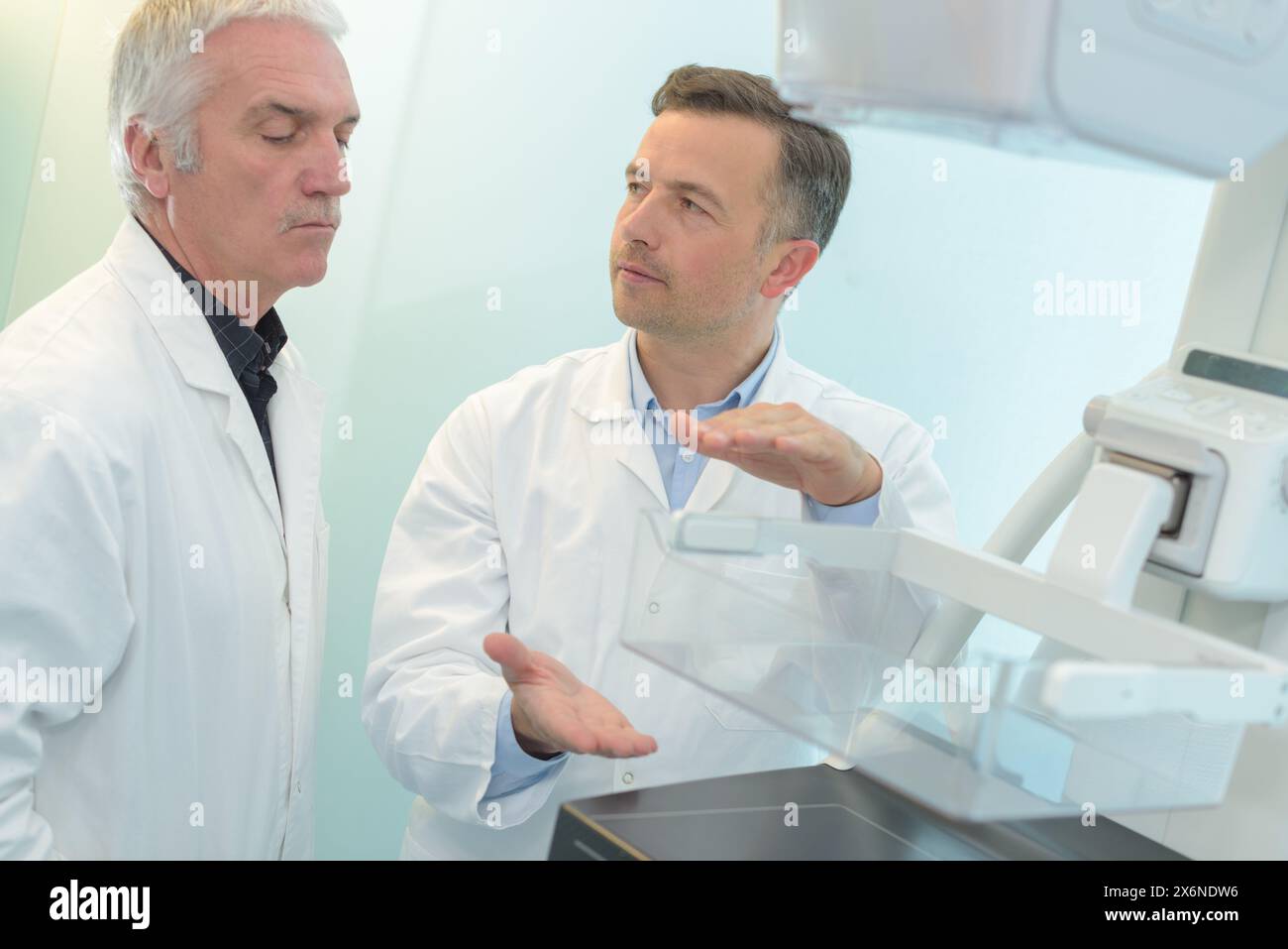 radiation technologist explaining the feature of the machine Stock ...