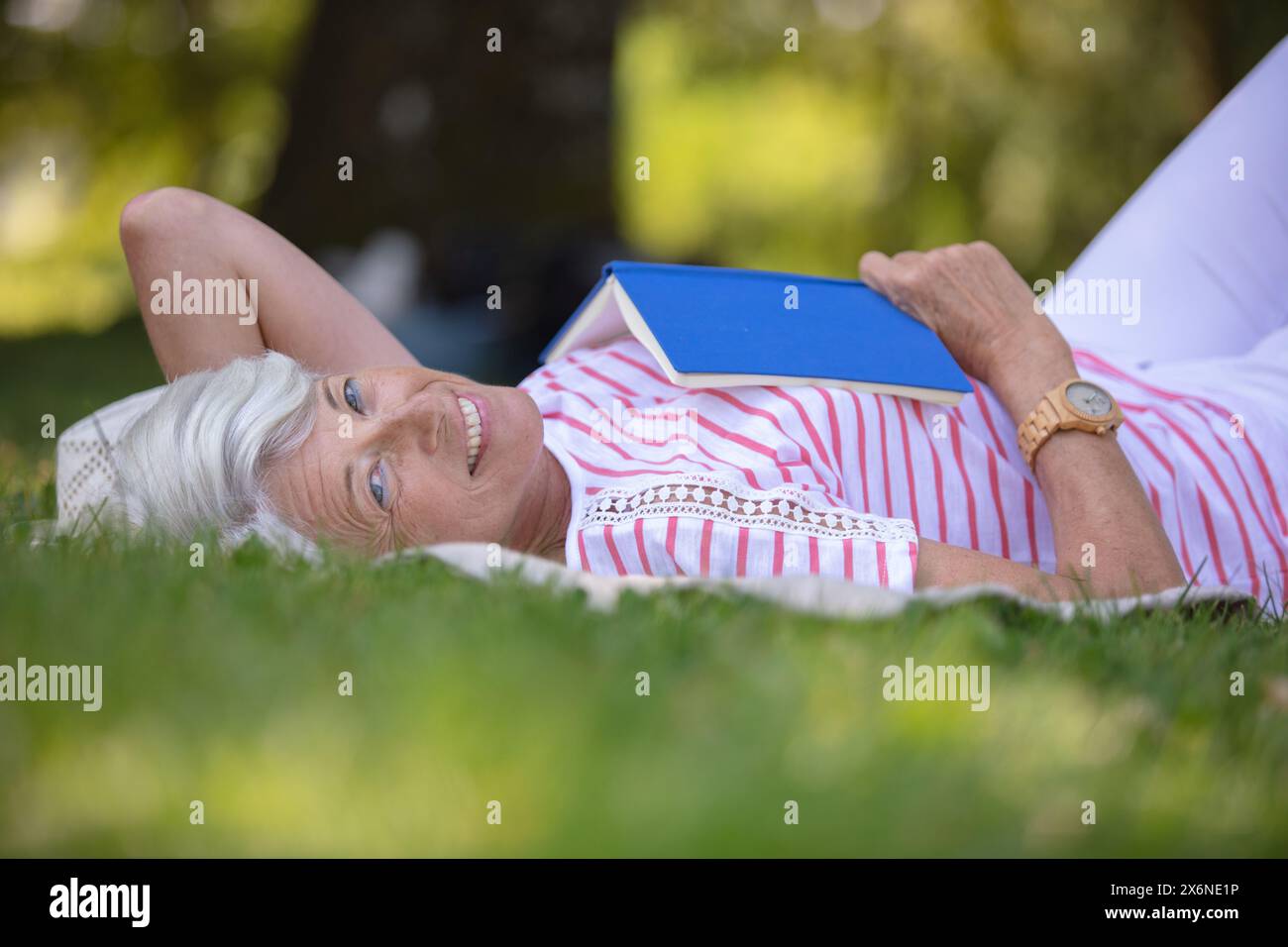 Lady laying on the ground hi-res stock photography and images - Alamy