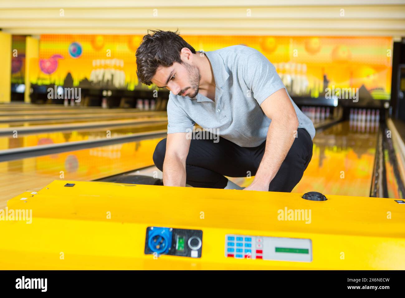Bowling alley machine hi-res stock photography and images - Alamy