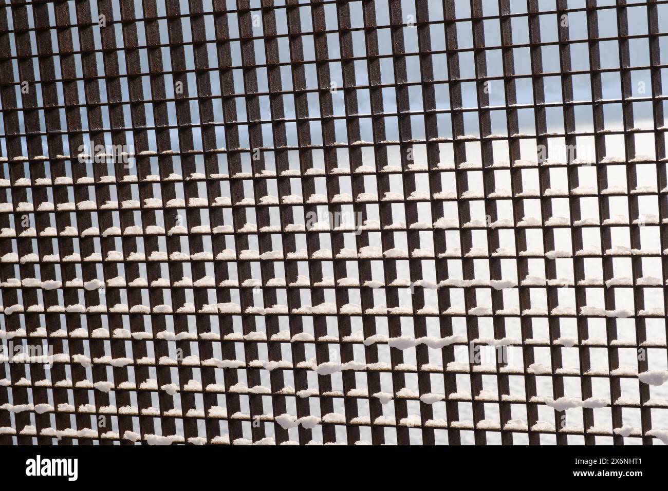 Metal grille hi-res stock photography and images - Alamy