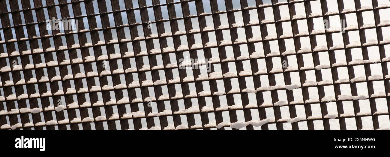 Metal grille hi-res stock photography and images - Alamy