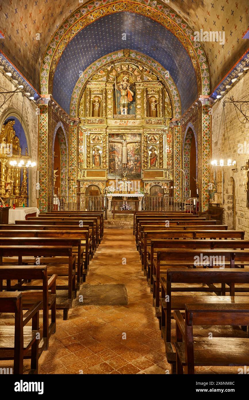 Beget romanesque church interior. Decorated tableau and roof. Girona ...