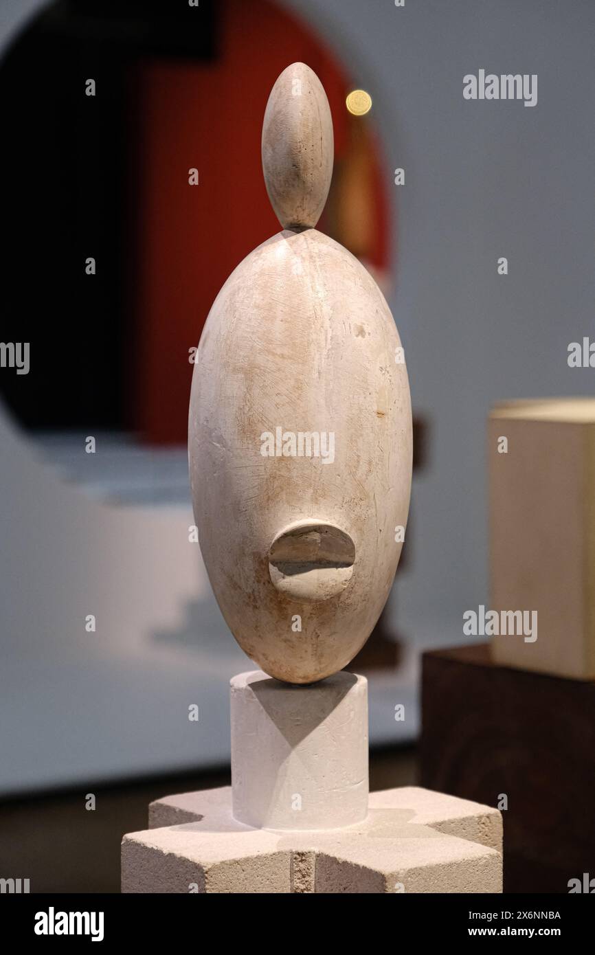 Constantin brancusi paris hi-res stock photography and images - Alamy