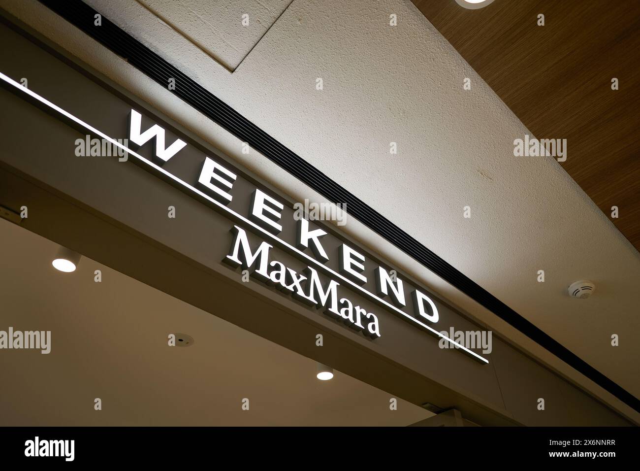 Maxmara sign hi-res stock photography and images - Alamy