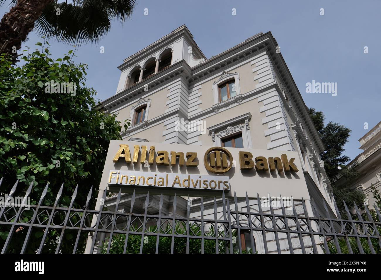 Allianz bank logo hi-res stock photography and images - Alamy