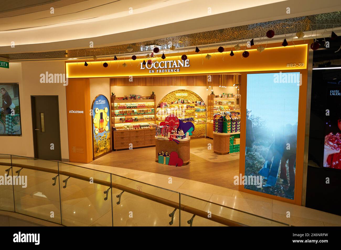 Loccitane en provence shop sign hi-res stock photography and images - Alamy