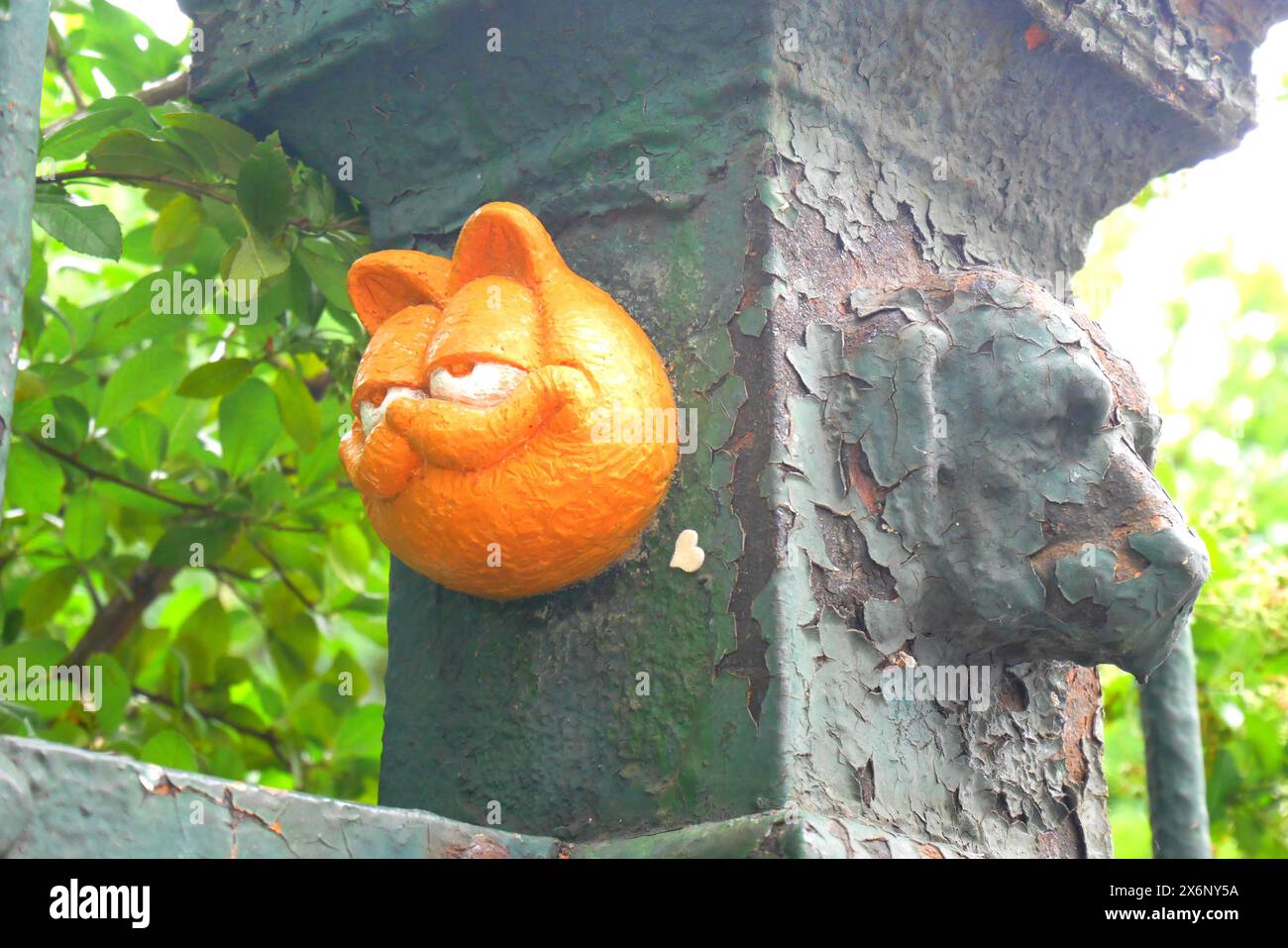 Garfield, a mini statue by Hungarian Ukrainian sculptor Mihaly Kolodko ...