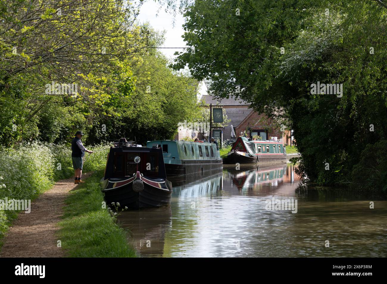 The Oxford Canal by The Wharf Inn, Fenny Compton, Warwickshire, England ...