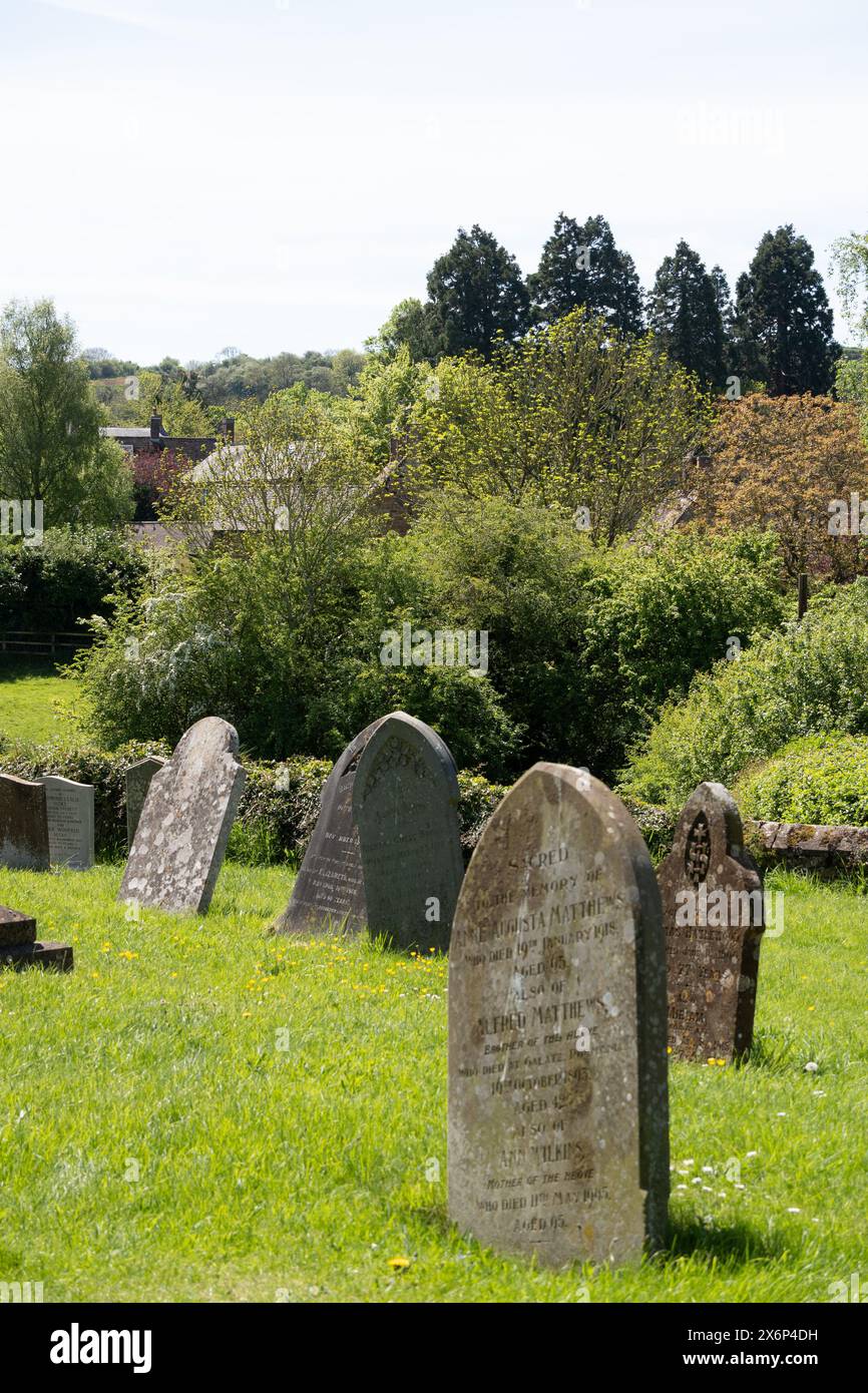 St. Peter and St. Clare churchyard, Fenny Compton, Warwickshire ...