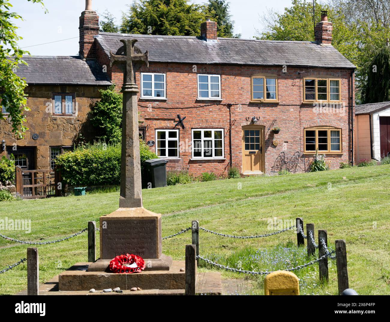 The Green and war memorial, Northend village, Warwickshire, England, UK ...