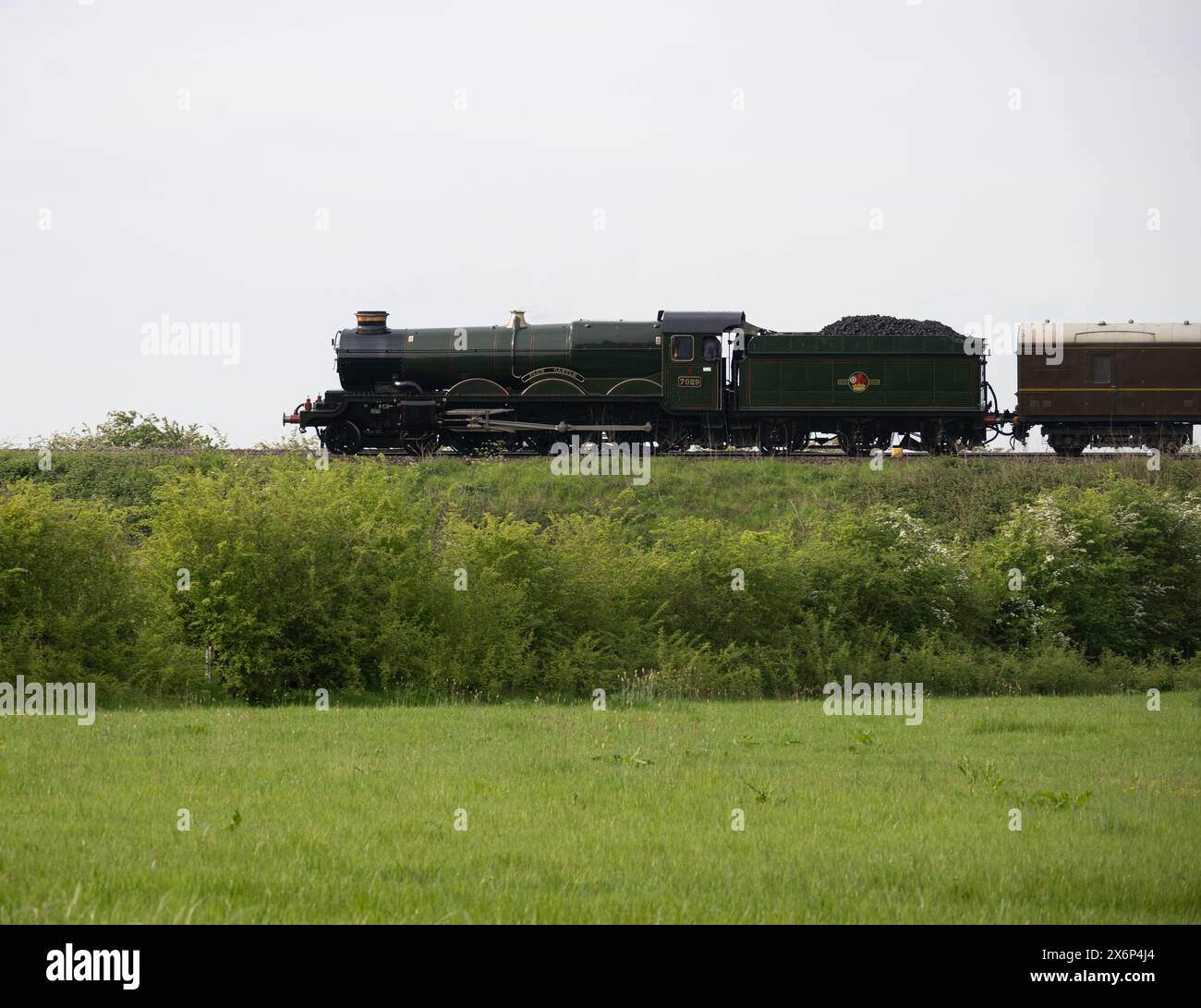 GWR Castle Class No. 7029 "Clun Castle" at Hatton Bank, Warwickshire ...