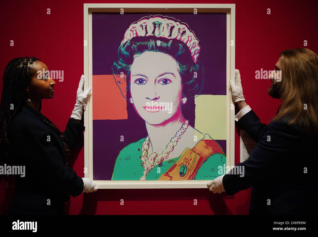 Portrait queen elizabeth ii 1985 hi-res stock photography and images ...