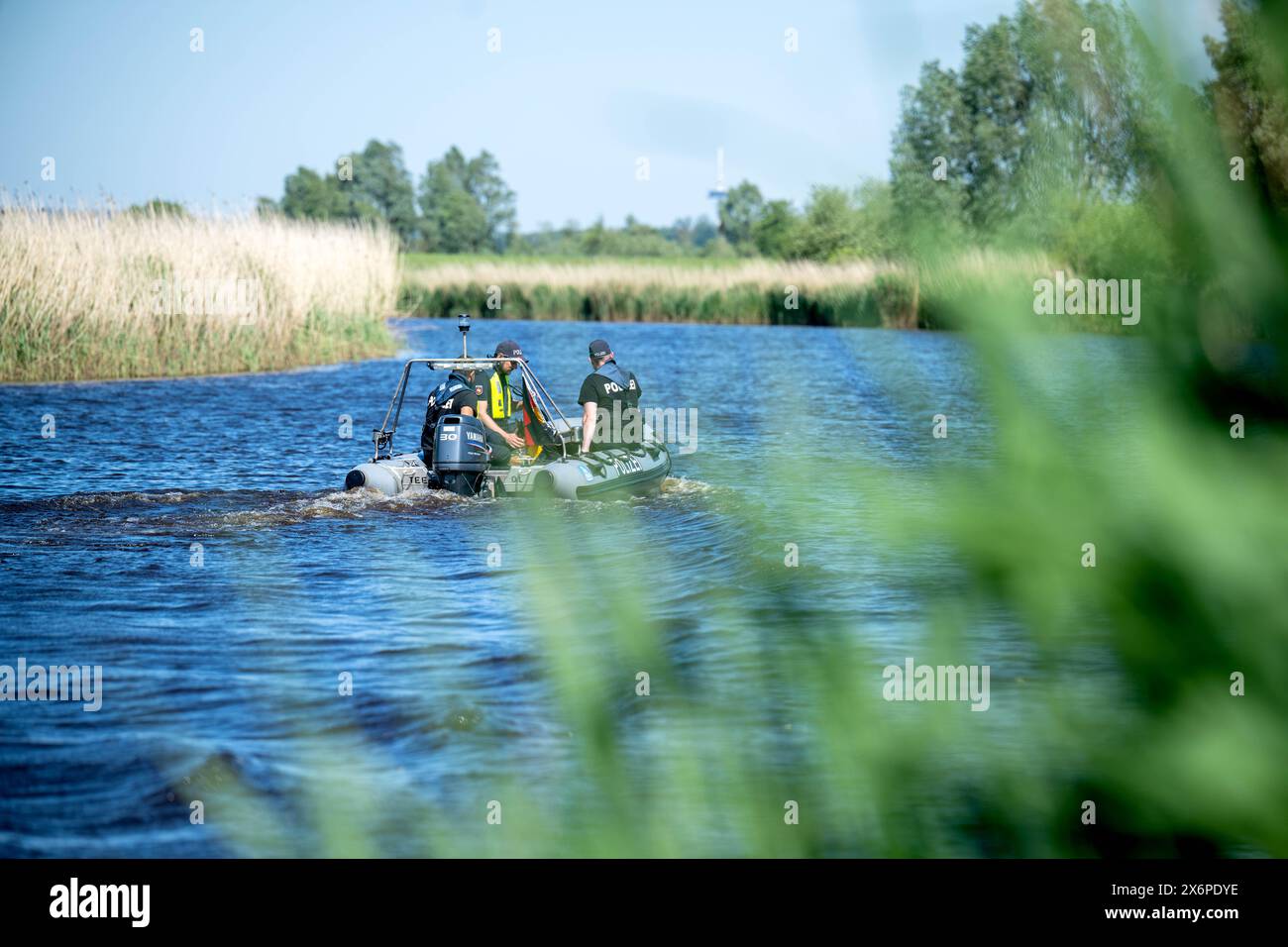 Kranenburg, Germany. 16th May, 2024. Police forces cross the Oste on ...