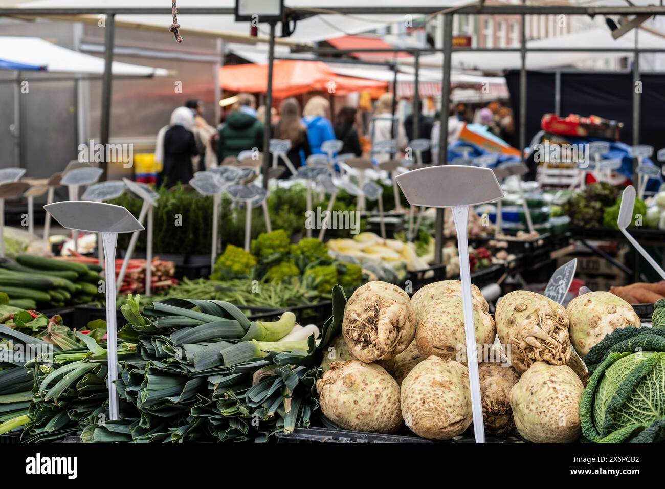 vegetable shop, urban market, De Pijp neighborhood, Amsterdam ...