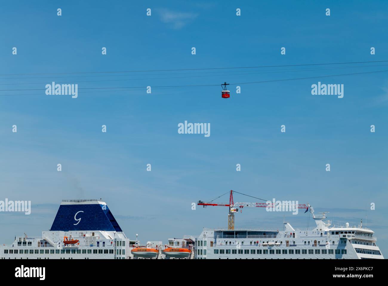 Port Red Cable Car. Amazing views of Barcelona. A panoramic view of the ...