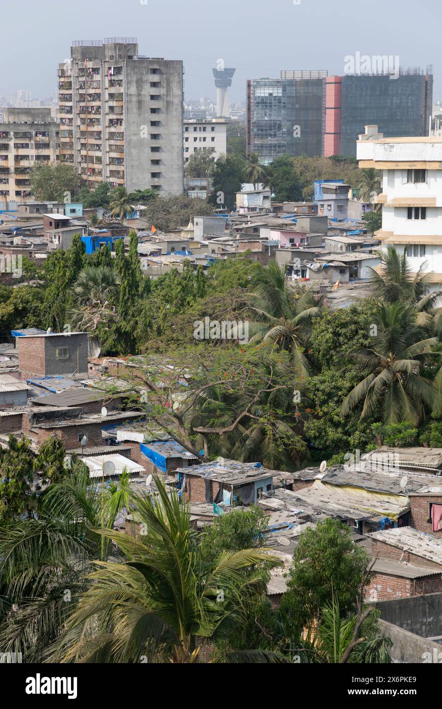 India slums housing hi-res stock photography and images - Alamy