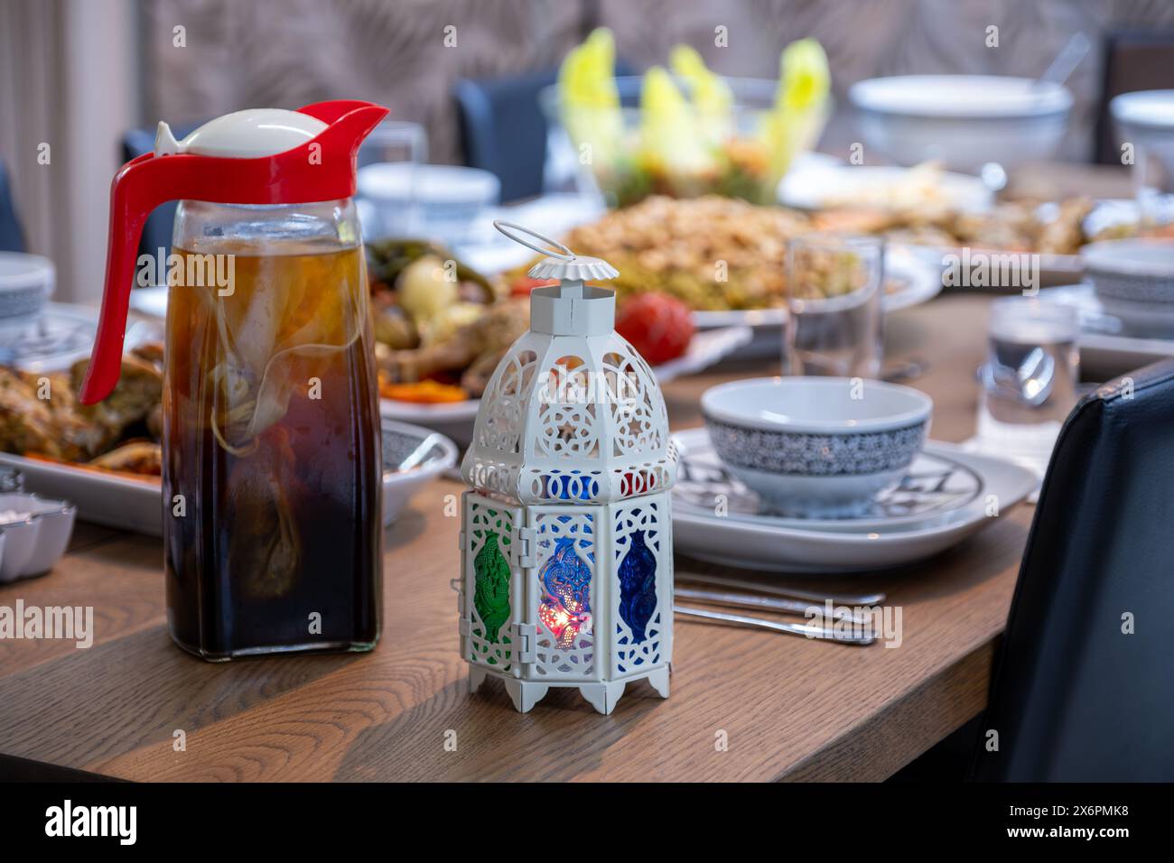 Arabic family eating with hands hi-res stock photography and images - Alamy