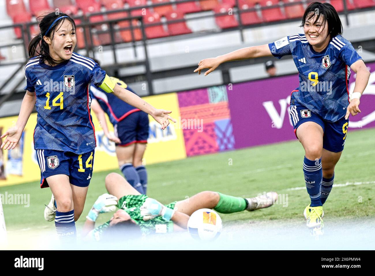 Bali, Indonesia. 16th May, 2024. Shinjo Miharu (L) of Japan celebrates ...