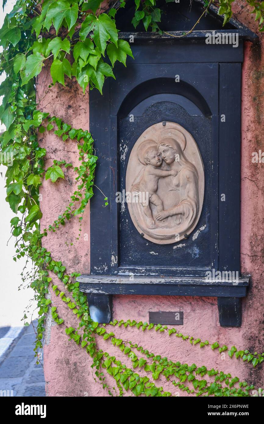 Wall shrine madonna hi-res stock photography and images - Alamy
