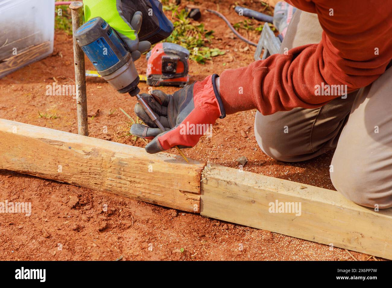 Creation of formwork for concrete foundation houses using removable ...