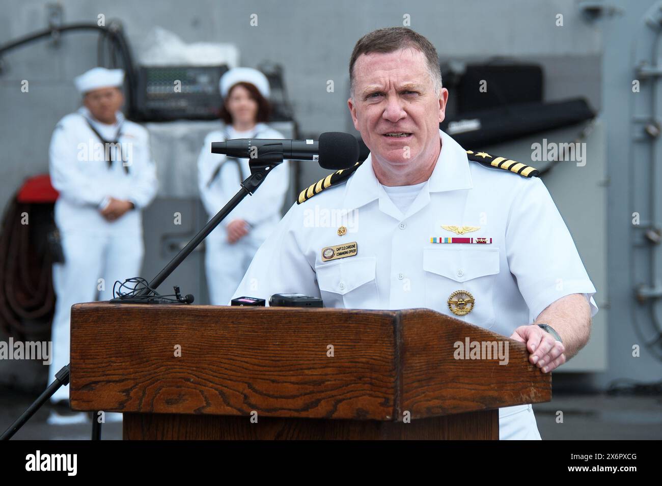 Commanding officer u s 7th fleet hi-res stock photography and images ...